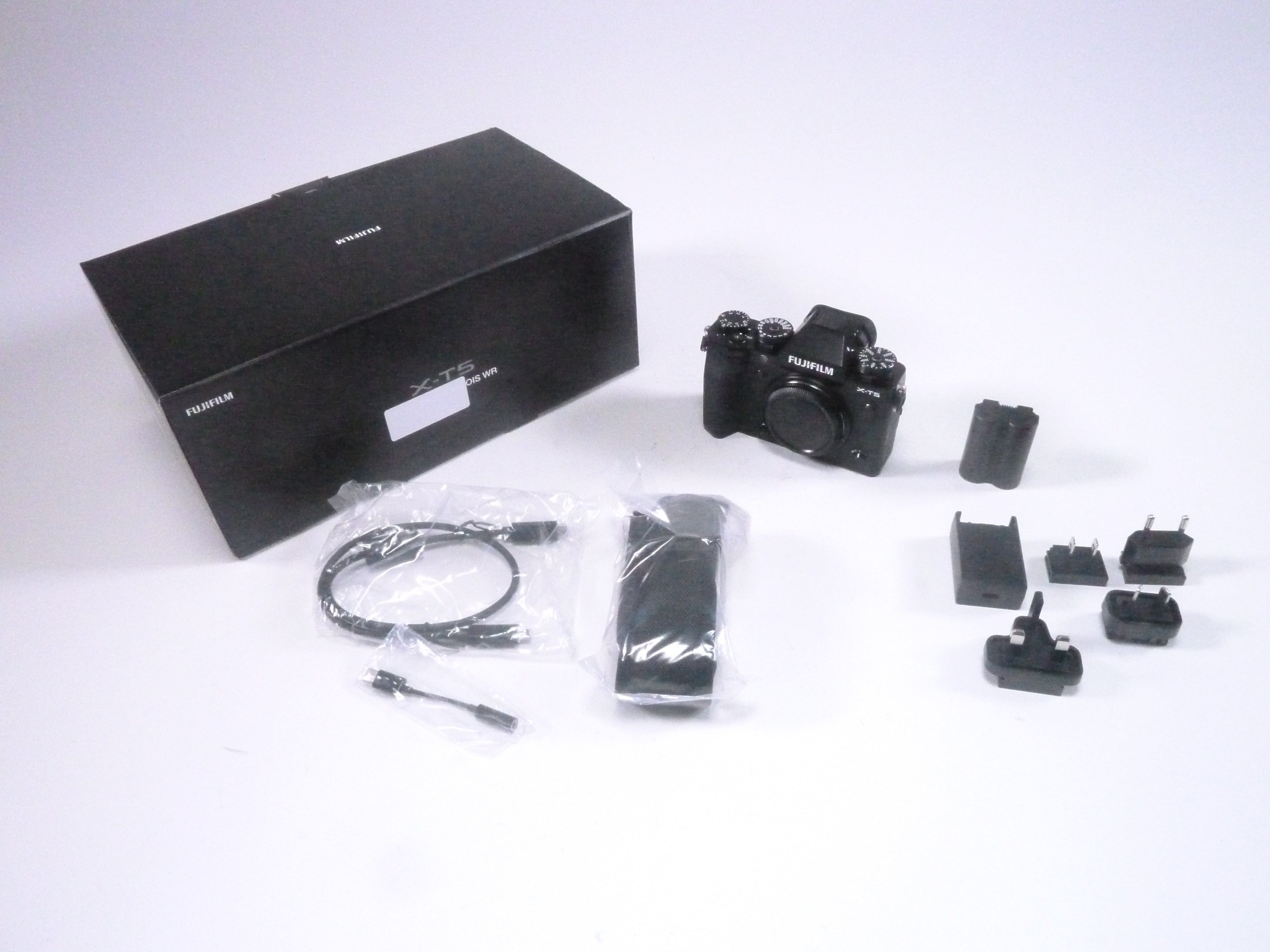 Fujifilm X-T5 Body Shutter Count 69 – Camera Exchange