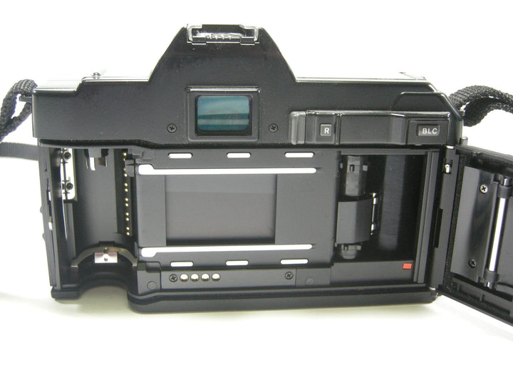 Minolta Maxxum 5000 35mm SLR w/50mm f1.7 – Camera Exchange