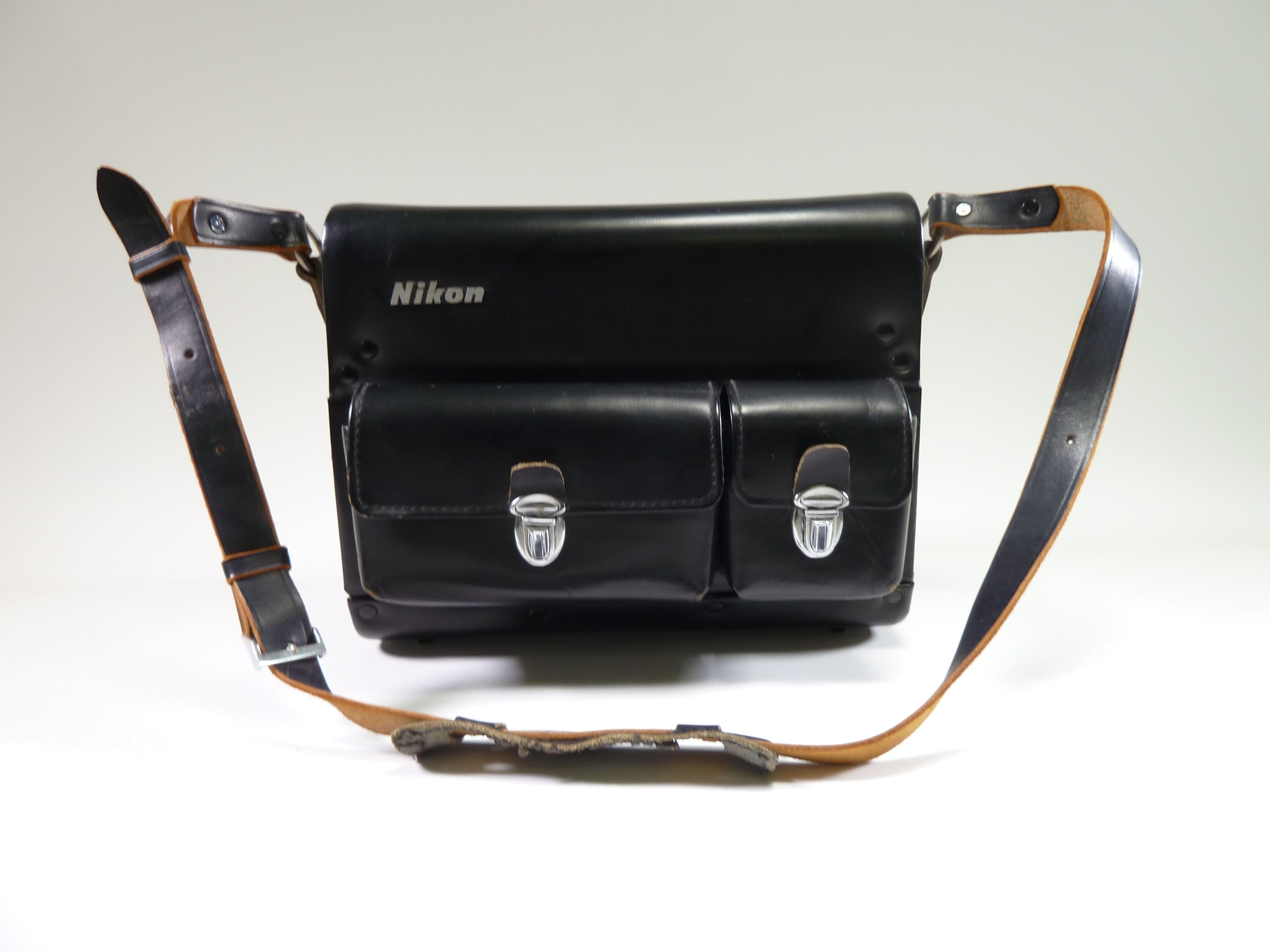 Nikon Compartment Case Model FB-5 with 3 Bayonet Mounts – Camera Exchange