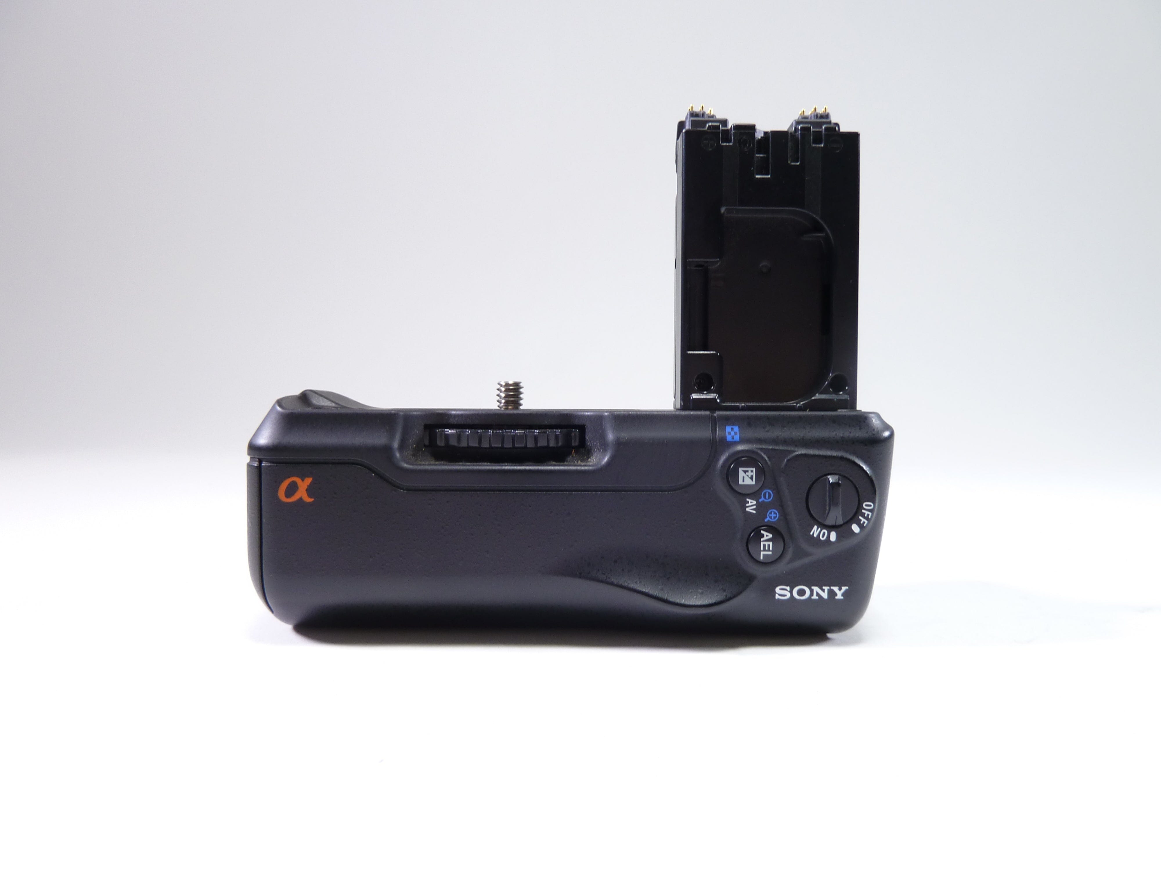 Sony Vertical Grip VG-B30AM for Sony Alpha DSLR A200, A300 & A350 DSLR ...