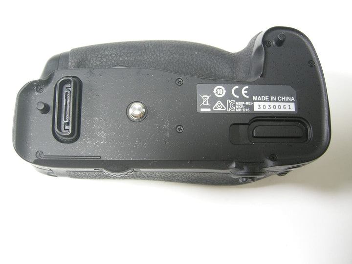 Nikon MB-D16 Multi Power Battery Grip for D750 – Camera Exchange