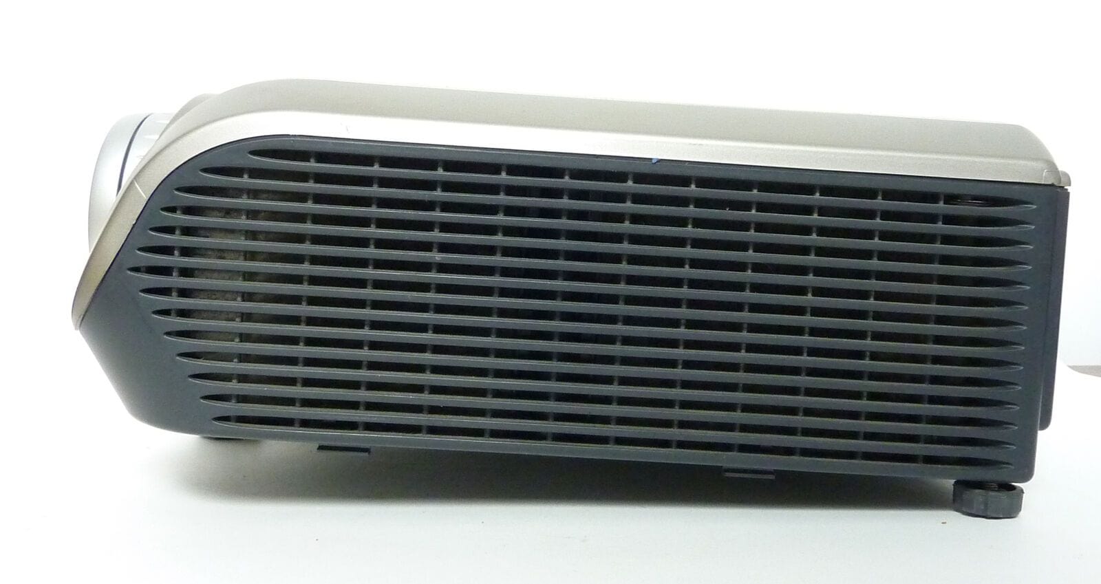 Sharp XR-10X-L DLP VGA Projector with Ceiling Mount – Camera Exchange